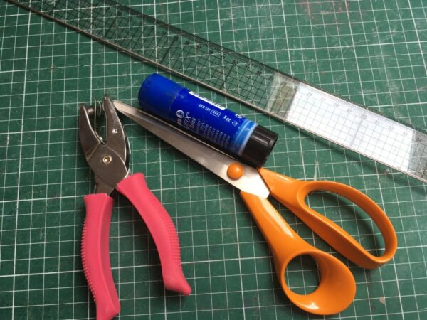 DIY une fusée en carton - ChezLesZ.fr