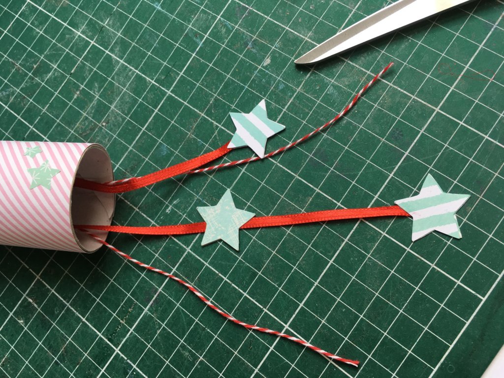 DIY une fusée en carton - ChezLesZ.fr